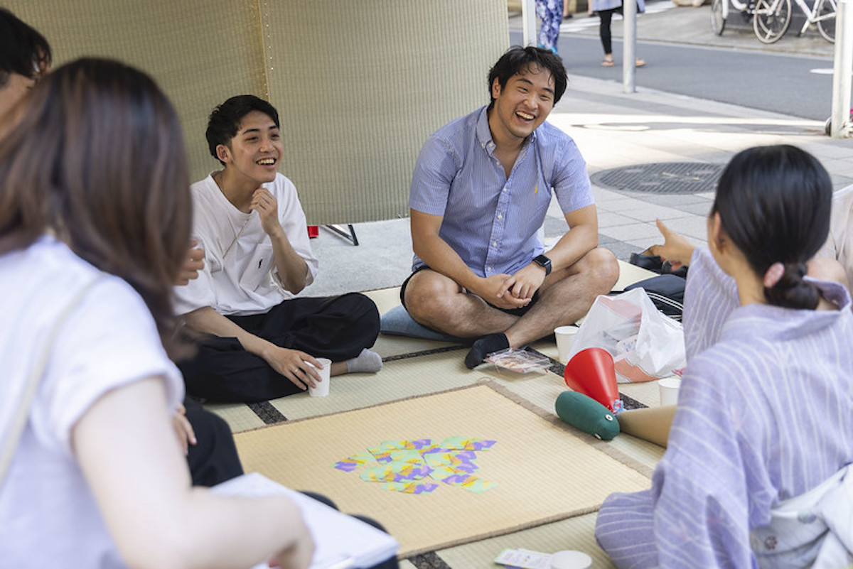 渋谷に畳とゴザの休憩所が出現。都市空間でピクニックカルチャーを推進するONOFFの実験成果とは？─ナナナナ祭2023を終えて - 100BANCH