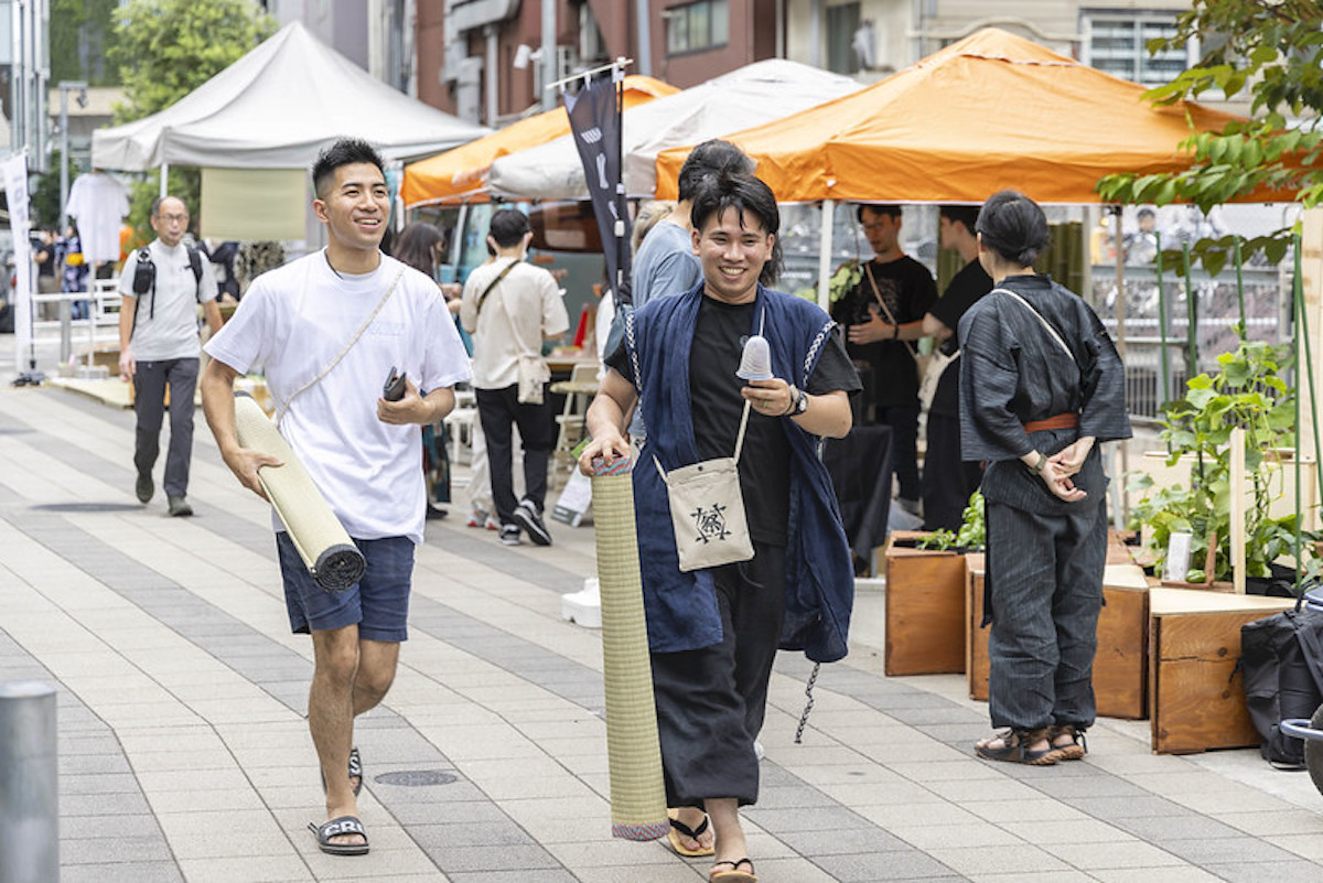 渋谷に畳とゴザの休憩所が出現。都市空間でピクニックカルチャーを推進するONOFFの実験成果とは？─ナナナナ祭2023を終えて - 100BANCH
