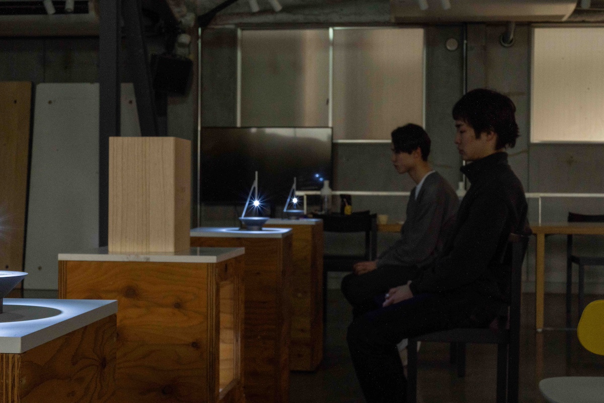 2時間ぼーっと光のアート「DEW」を見つめてもらった「ぼーっとするかい？」 - 100BANCH