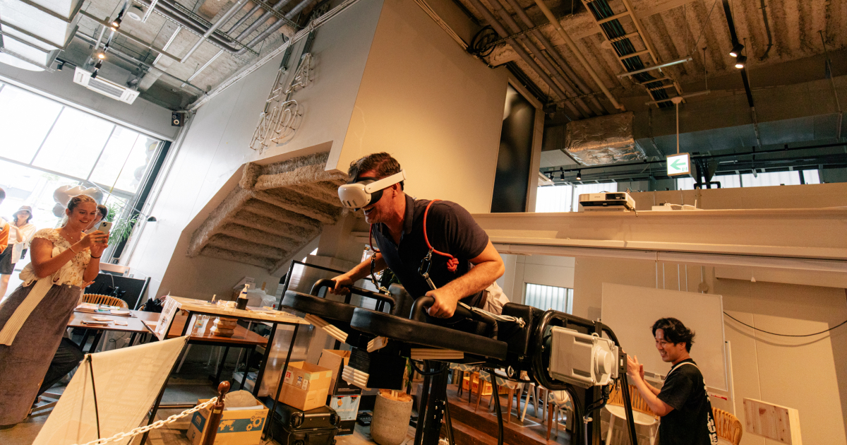 どこでもバンジーVRの劇的進化「自動装置の公開実験だ！」──ナナナナ祭2024を終えて - 100BANCH