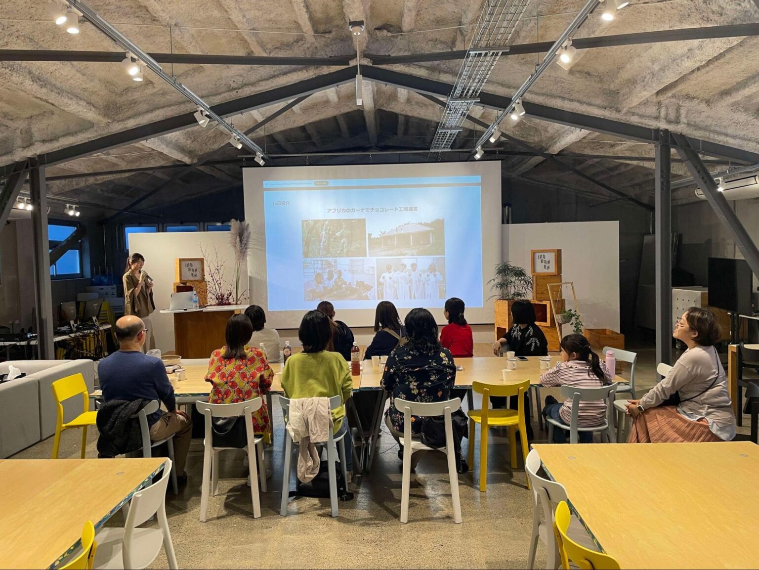 MAAHA CHOCOLATEが〈カカオ豆からチョコレートを作るワークショップ〉を開催 - 100BANCH